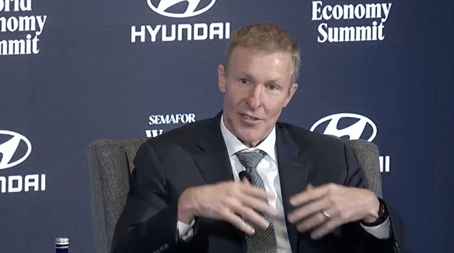 Is Scott Kirby Praising Trump’s Tariffs To Win A JetBlue Merger? - Live ...