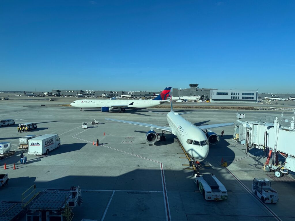 Review: Delta Sky Club Atlanta (ATL) – Concourse F - Live and Let's Fly