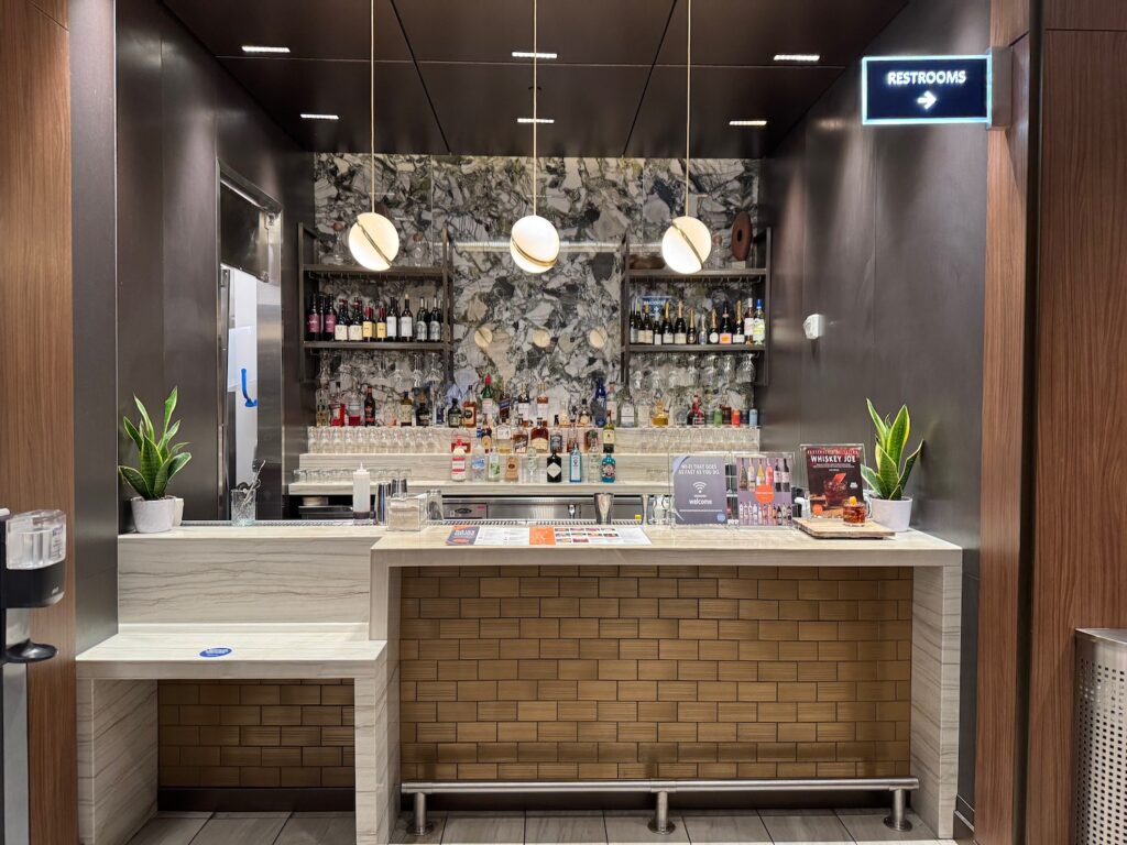 Review: Delta Sky Club Atlanta (ATL) - Concourse A - Live and Let's Fly