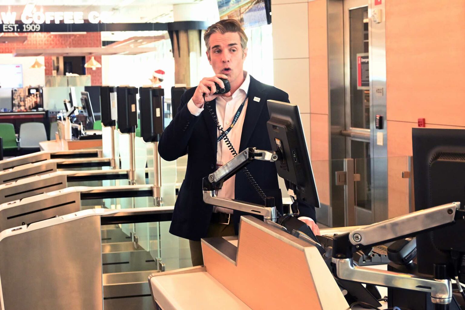 United Airlines Promises Smoother Summer Travel At Newark After Weeks ...