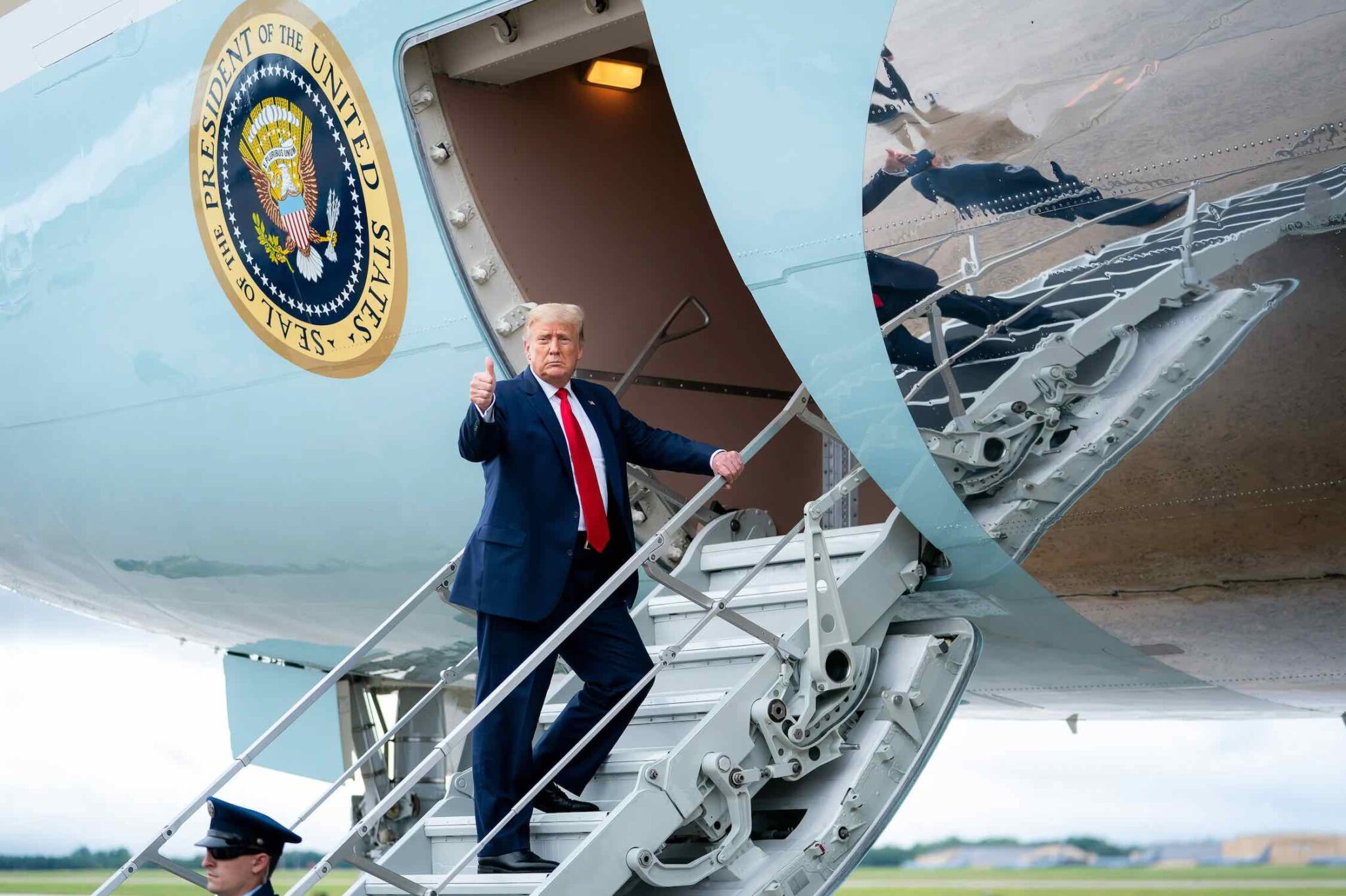 Trump's Air Force One: Interim Plan Amid Boeing Delays