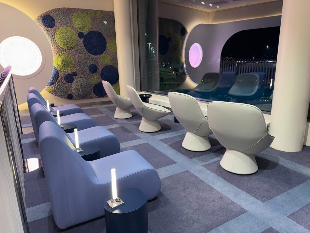 Review: oneworld Lounge Amsterdam (AMS) - Live and Let's Fly