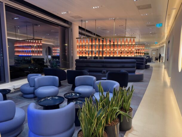 Review: oneworld Lounge Amsterdam (AMS) - Live and Let's Fly