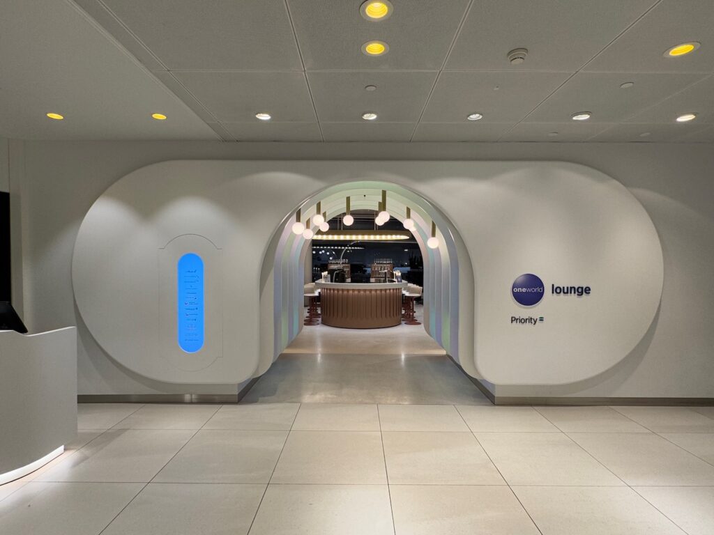 Review: oneworld Lounge Amsterdam (AMS) - Live and Let's Fly