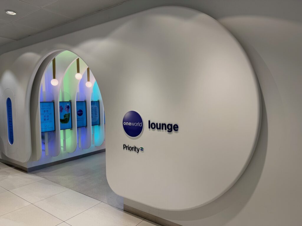 Review: oneworld Lounge Amsterdam (AMS) - Live and Let's Fly