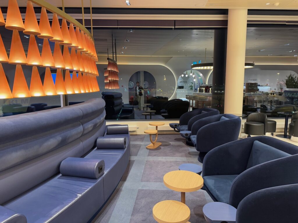 Review: oneworld Lounge Amsterdam (AMS) - Live and Let's Fly