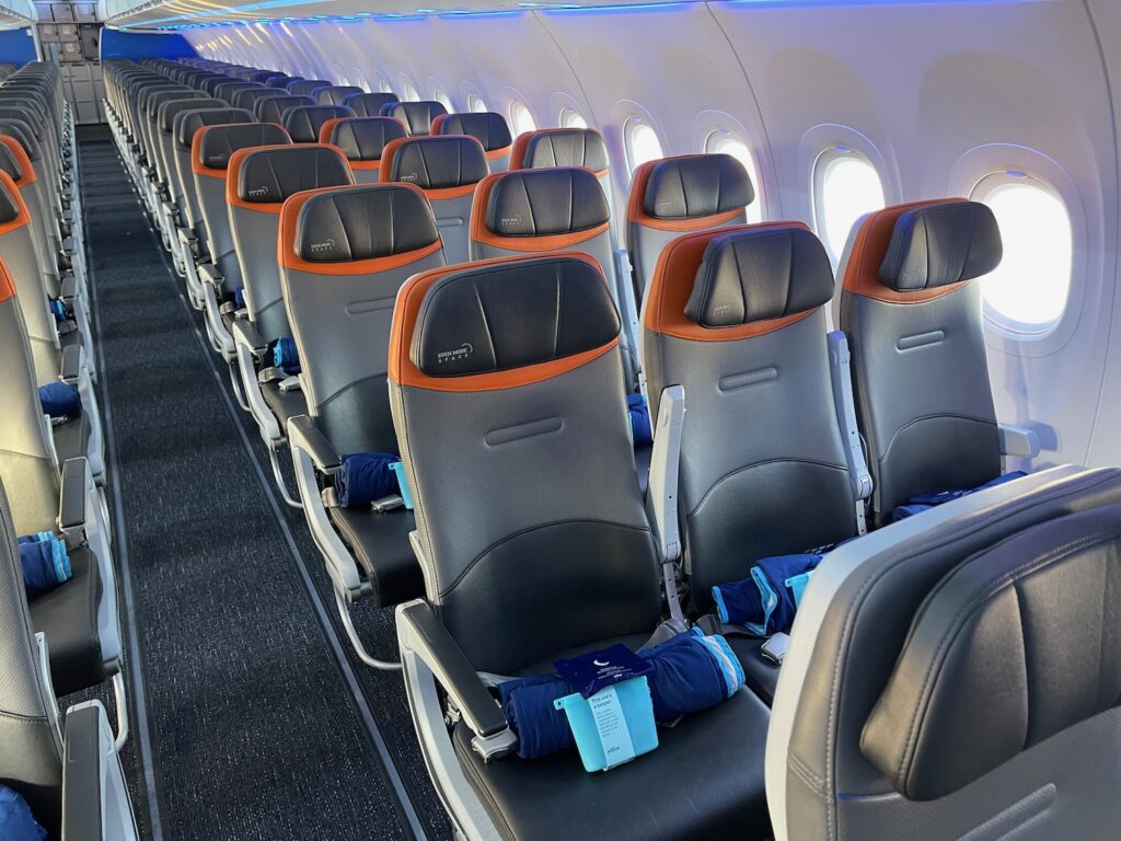 Review: JetBlue A321LR Economy Class (Paris - New York) - Live and Let ...