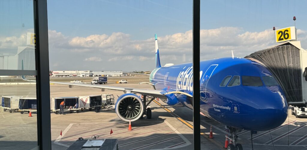 Review: JetBlue A321LR Economy Class (Paris - New York) - Live and Let ...