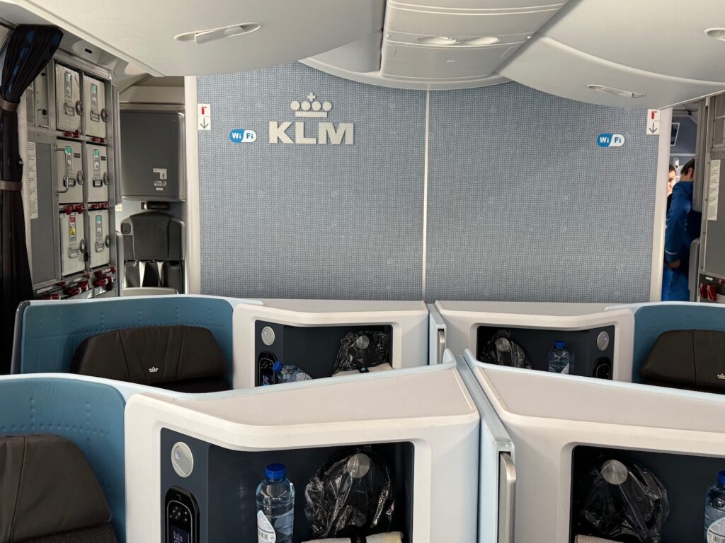 Review: KLM 787-10 Business Class (Amsterdam – Los Angeles) - Live and ...