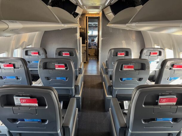 Review: American Airlines 737-800 First Class Los Angeles - Pittsburgh ...