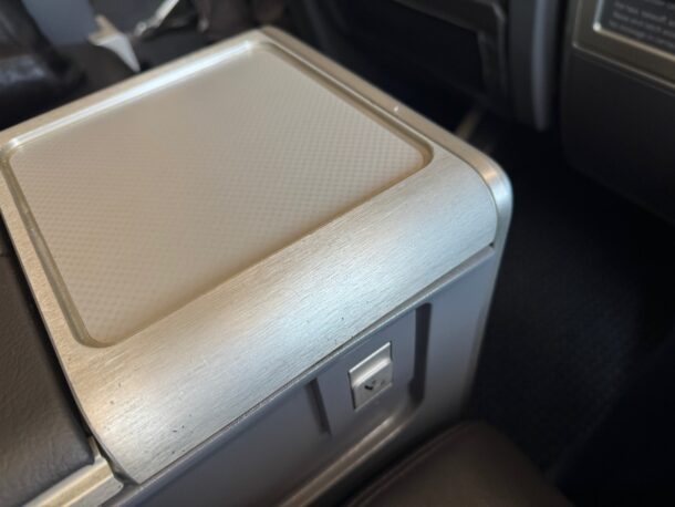 Review: American Airlines 737-800 First Class Los Angeles - Pittsburgh ...