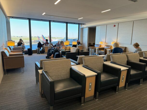 Review: American Airlines Flagship Lounge Chicago (ORD) - Live and Let ...