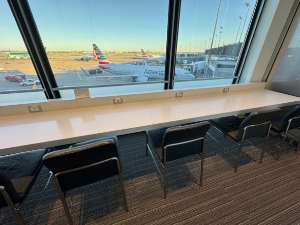 Review: American Airlines Flagship Lounge Chicago (ORD) - Live and Let ...