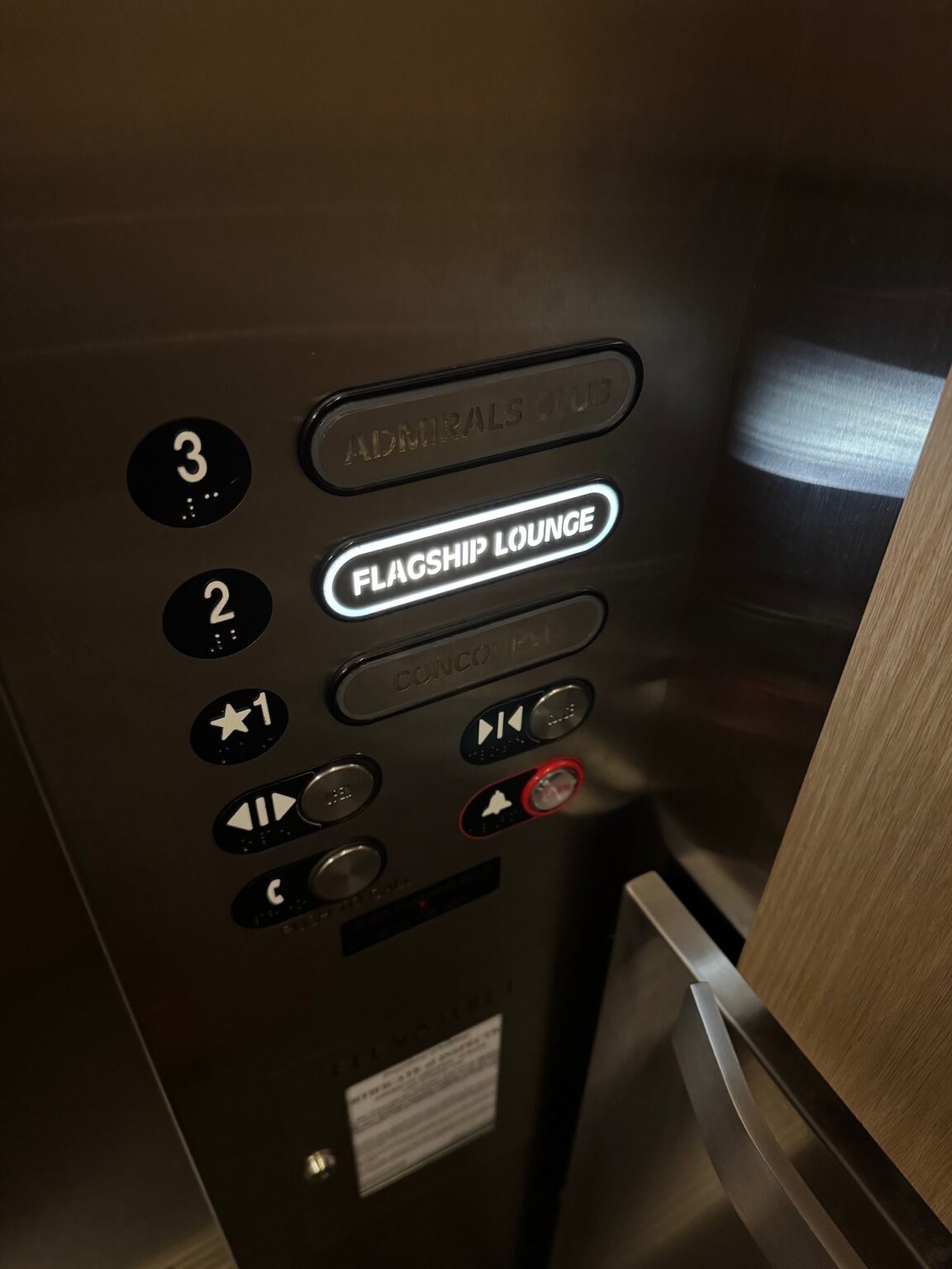Review: American Airlines Flagship Lounge Chicago (ORD) - Live and Let ...
