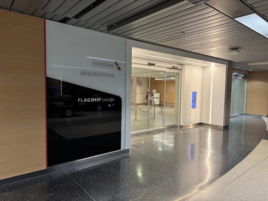 Review: American Airlines Flagship Lounge Chicago (ORD) - Live and Let ...