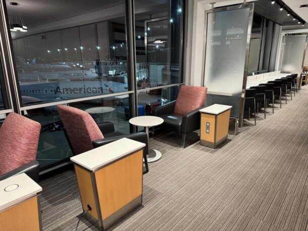 Review: American Airlines Flagship Lounge Chicago (ORD) - Live and Let ...