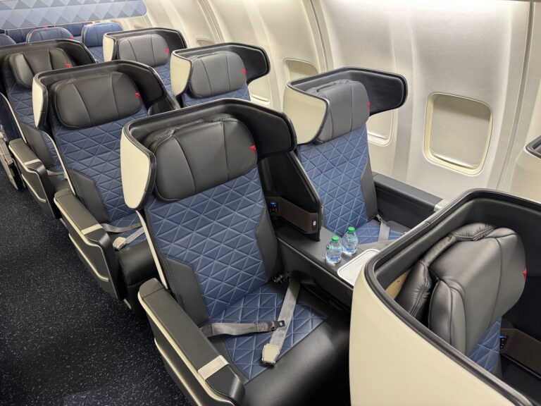 Review: Delta Air Lines 737-800 First Class - Live and Let's Fly