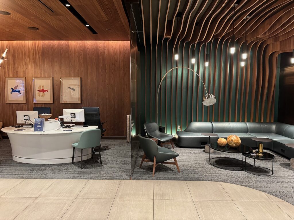 Review: Delta Sky Club Seattle A11 (SEA) - Live and Let's Fly