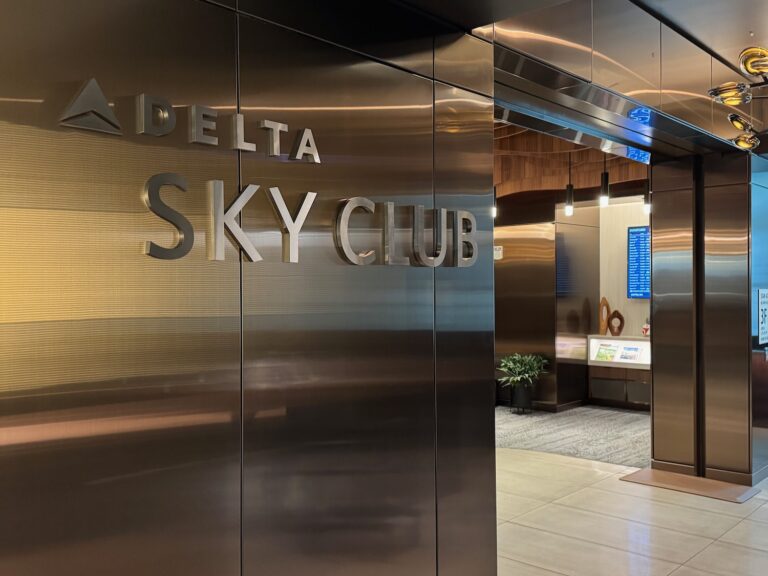 Review: Delta Sky Club Seattle A11 (SEA) - Live and Let's Fly