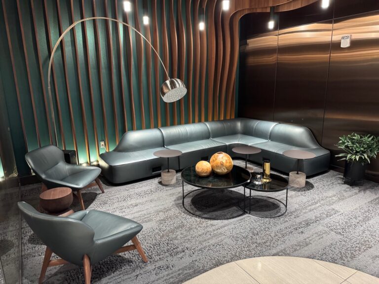 Review: Delta Sky Club Seattle A11 (SEA) - Live and Let's Fly