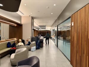 American Airlines: Flagship Lounge Philadelphia Lags Others - Live and ...