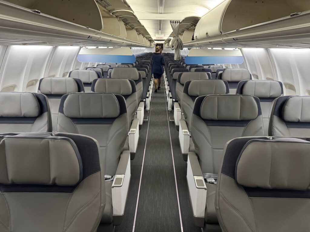 Alaska Airlines 737-800 First Class Review: New Seats And Exceptional ...