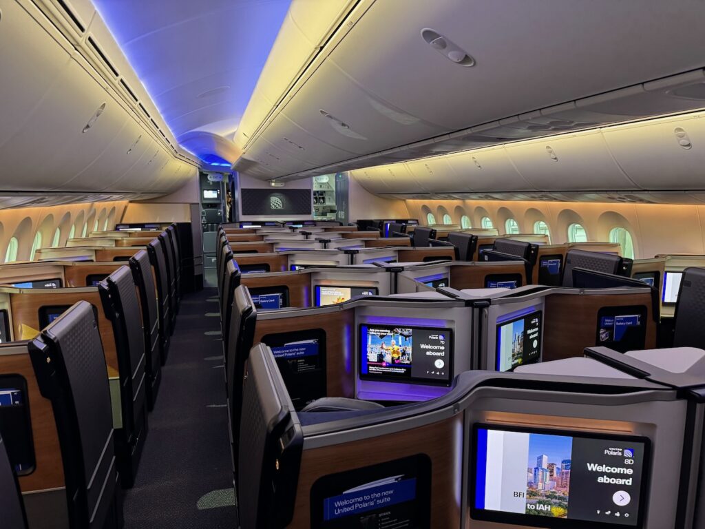 Inside United Airlines’ New 787-9 Elevated With Polaris Studio And 99 ...